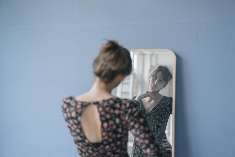 Signs of Covert Narcissism: How to Spot the Hidden Traits - Psychiatry ...