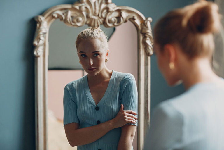 Signs of Covert Narcissism: How to Spot the Hidden Traits - Psychiatry ...